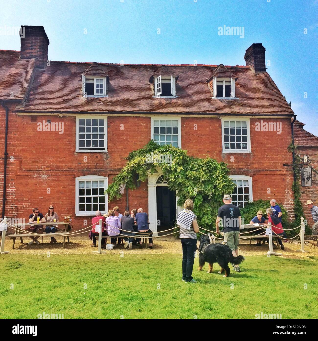 Typical english countryside hi-res stock photography and images - Alamy