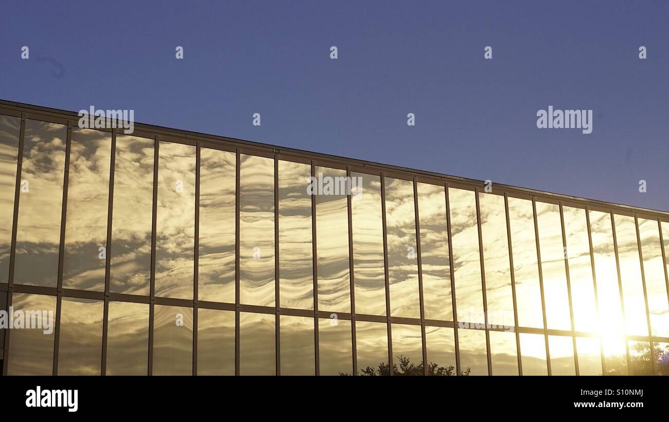 Gold building dallas hi-res stock photography and images - Alamy