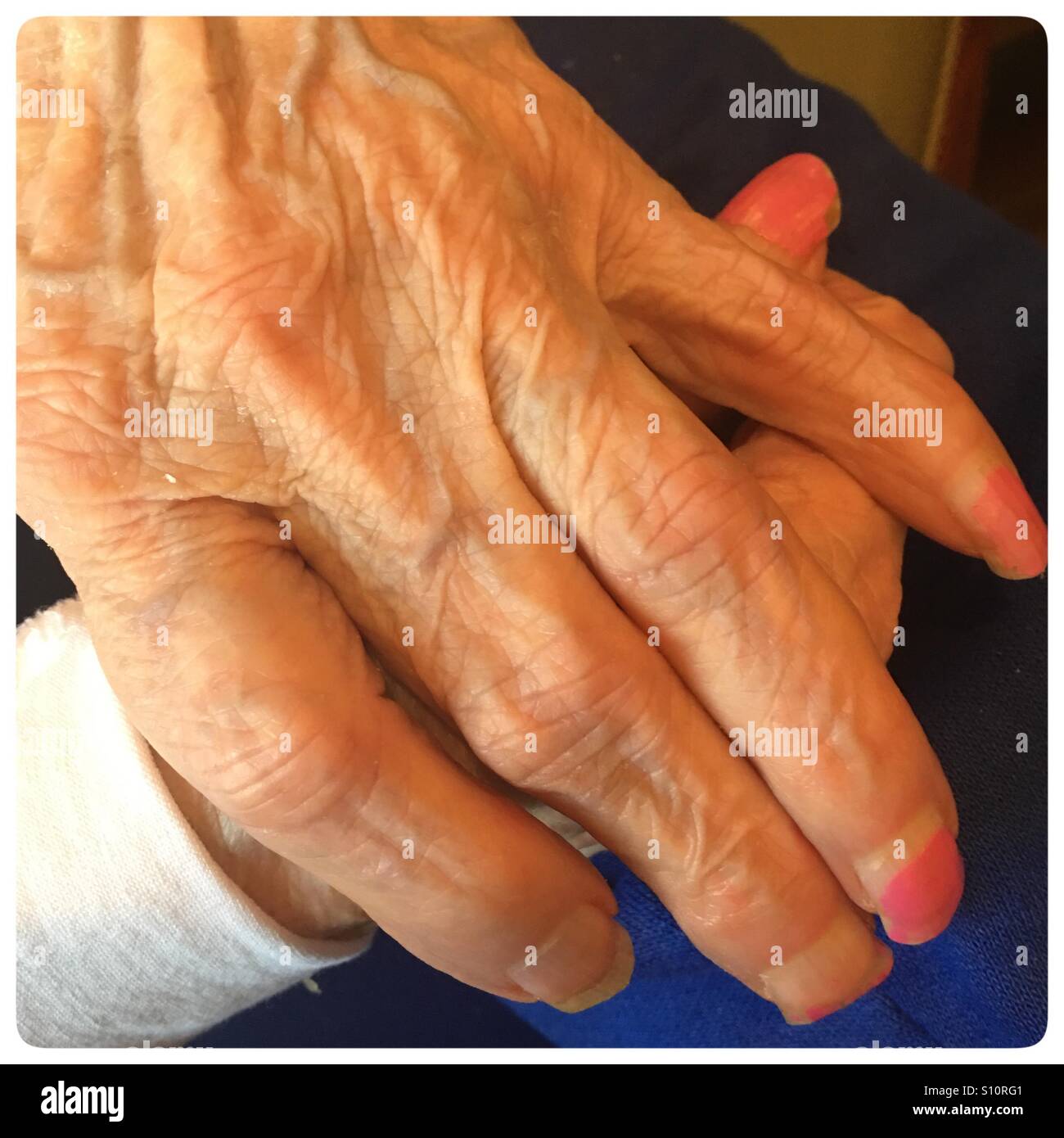 Aged hands hi-res stock photography and images - Alamy