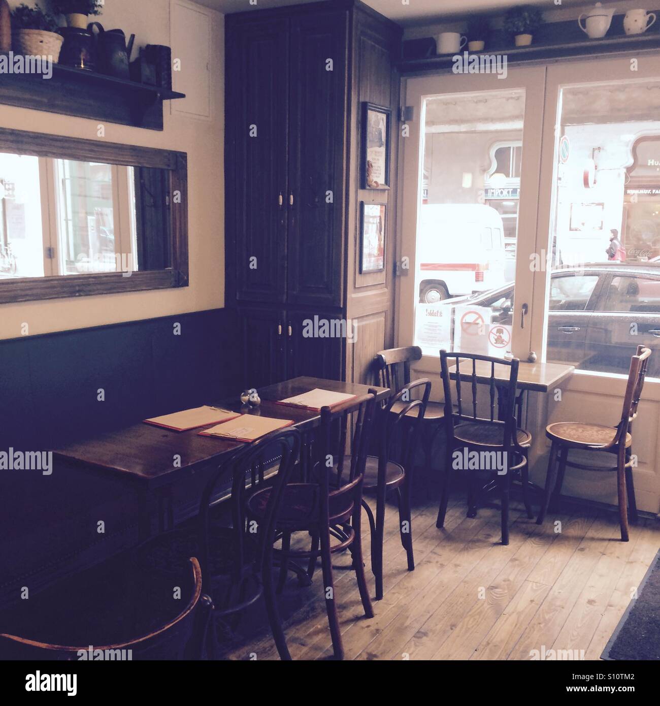 Restaurant table in budapest hi-res stock photography and images - Alamy