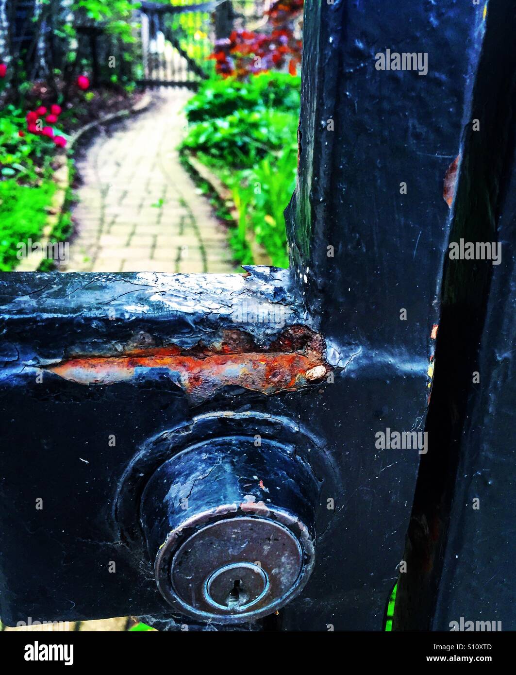 Locked gate hi-res stock photography and images - Alamy