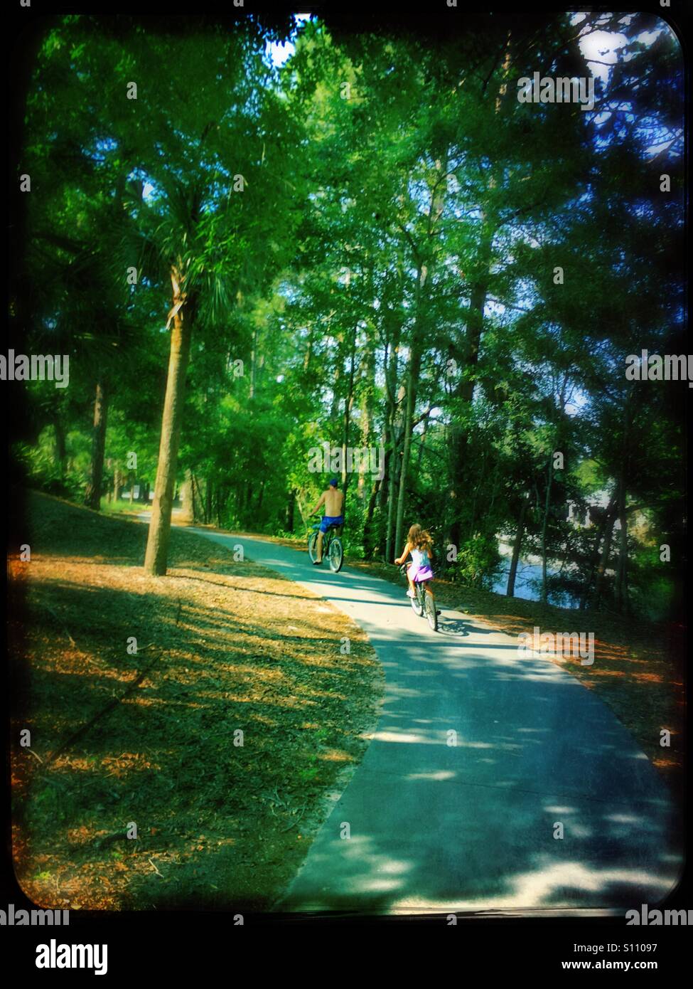 People on bikes riding trail hi-res stock photography and images - Alamy