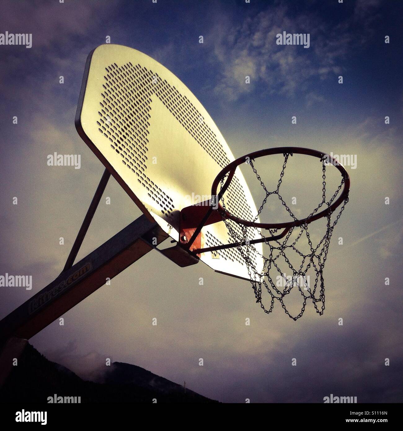 Metal basketball hoop hi-res stock photography and images - Alamy