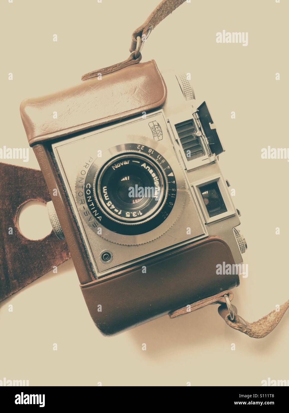 Old vintage camera Stock Photo - Alamy