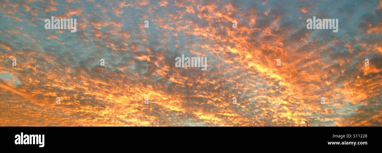 Sky gold hi-res stock photography and images - Alamy