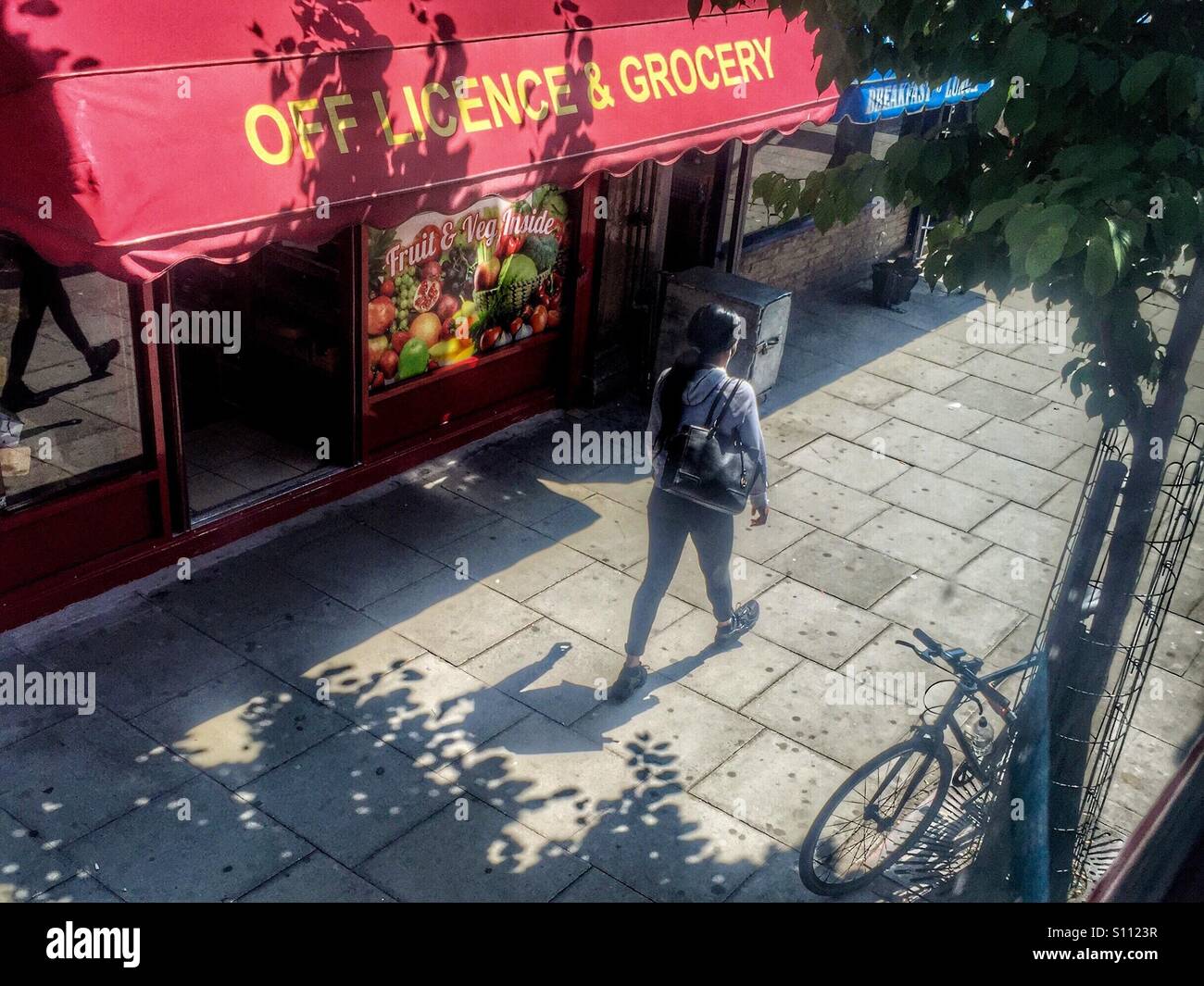 Off licence london hi-res stock photography and images - Alamy