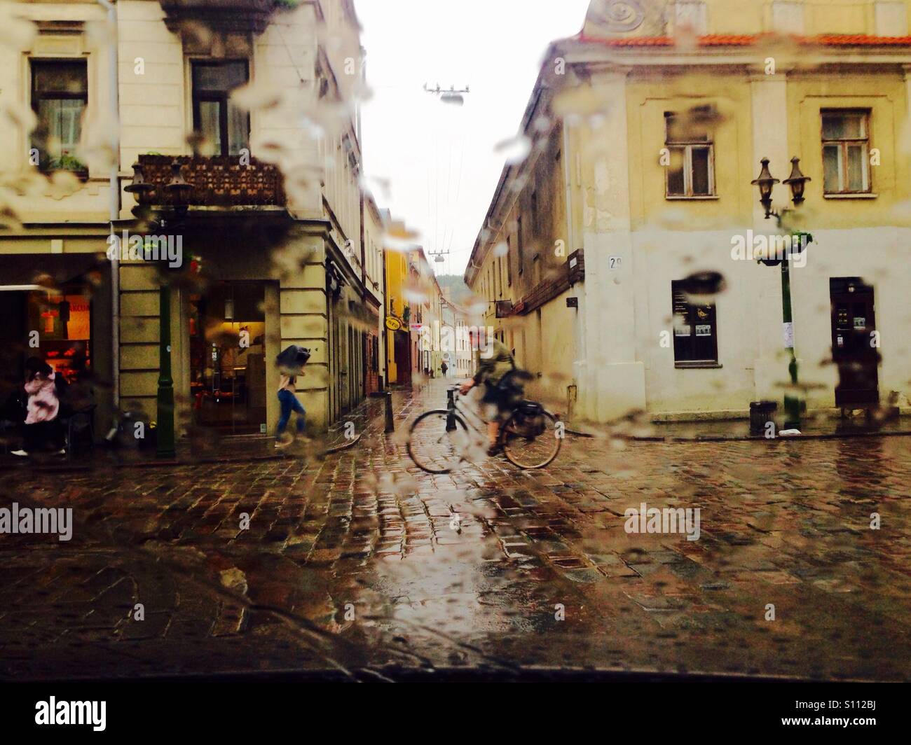 Rainy street through window hi-res stock photography and images - Alamy
