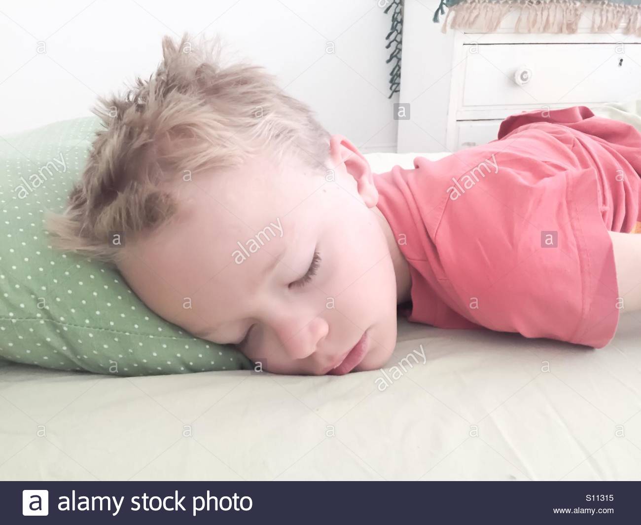 Blonde Boy Sleeping Stock Photos & Blonde Boy Sleeping Stock Images - Alamy