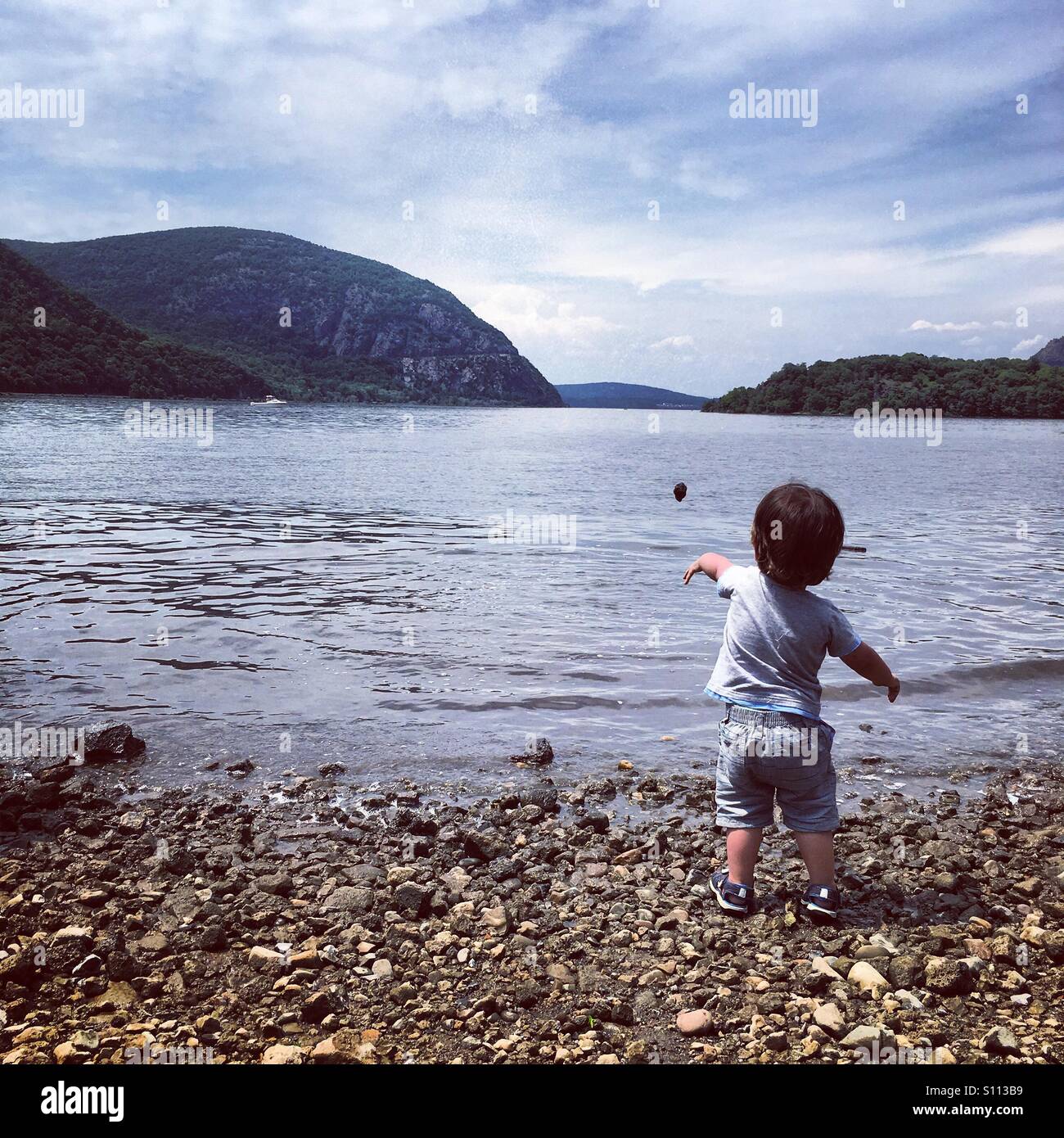 Throwing rocks hi-res stock photography and images - Alamy