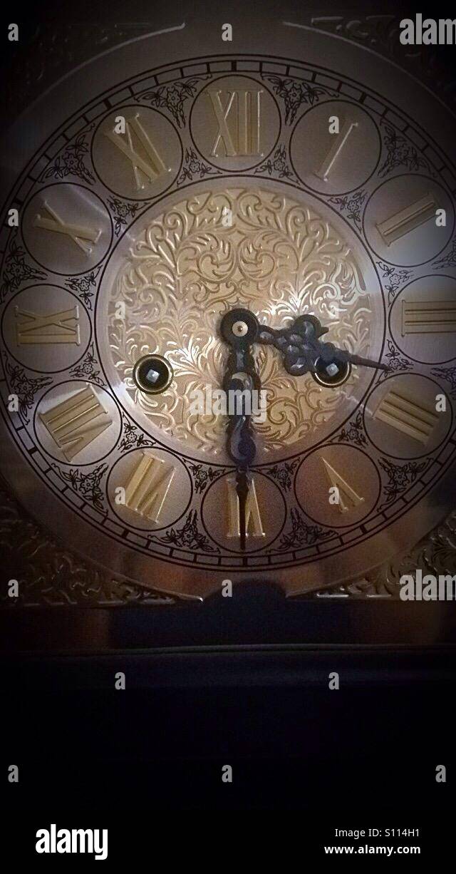 Grandfather clock face hands hi-res stock photography and images - Alamy