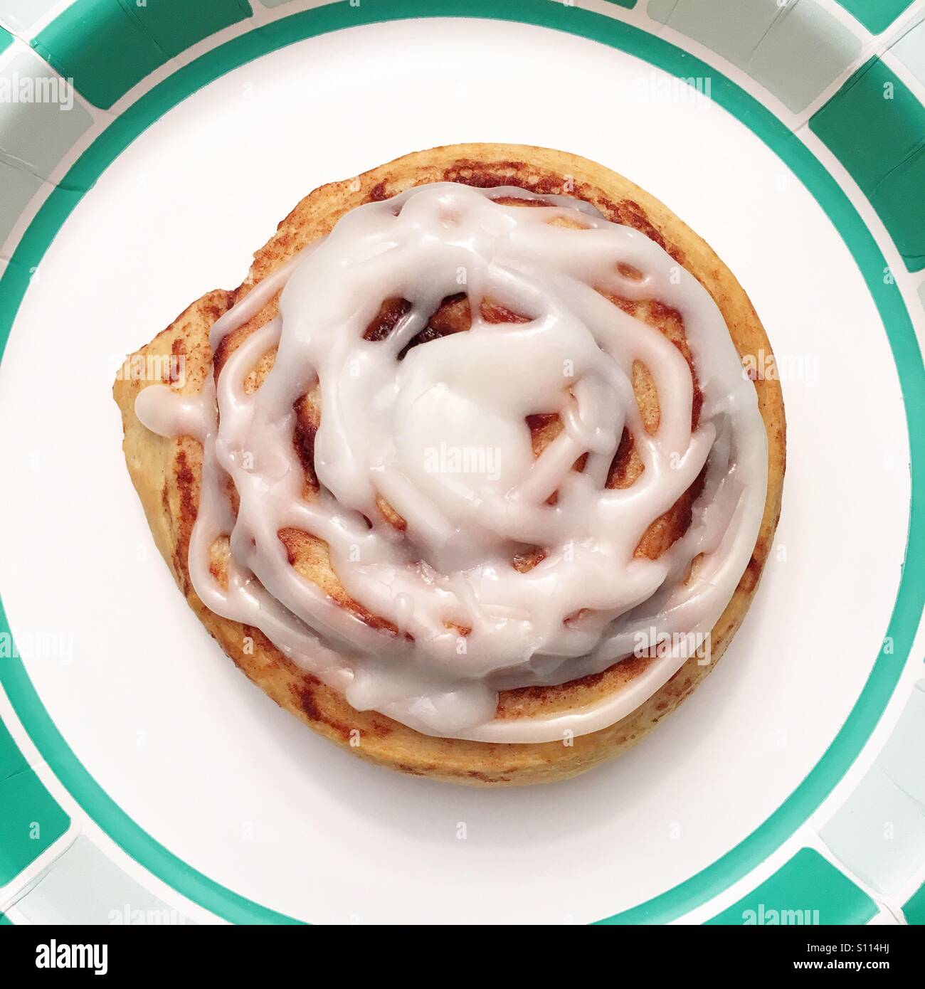 Cinnamon roll hi-res stock photography and images - Alamy