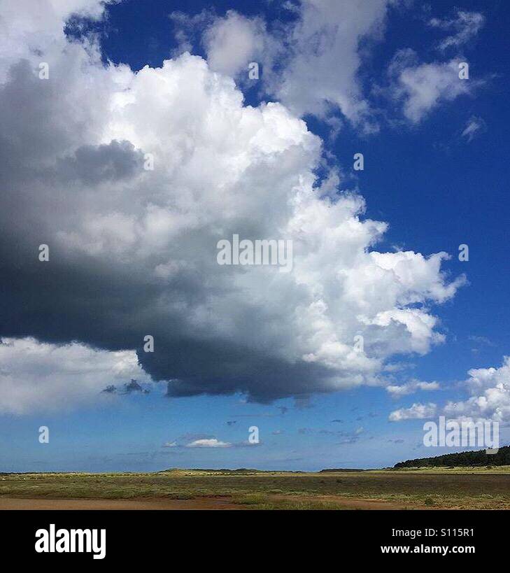 Cloud at beach hi-res stock photography and images - Alamy
