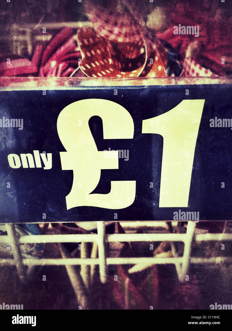 One pound shop hi-res stock photography and images - Alamy