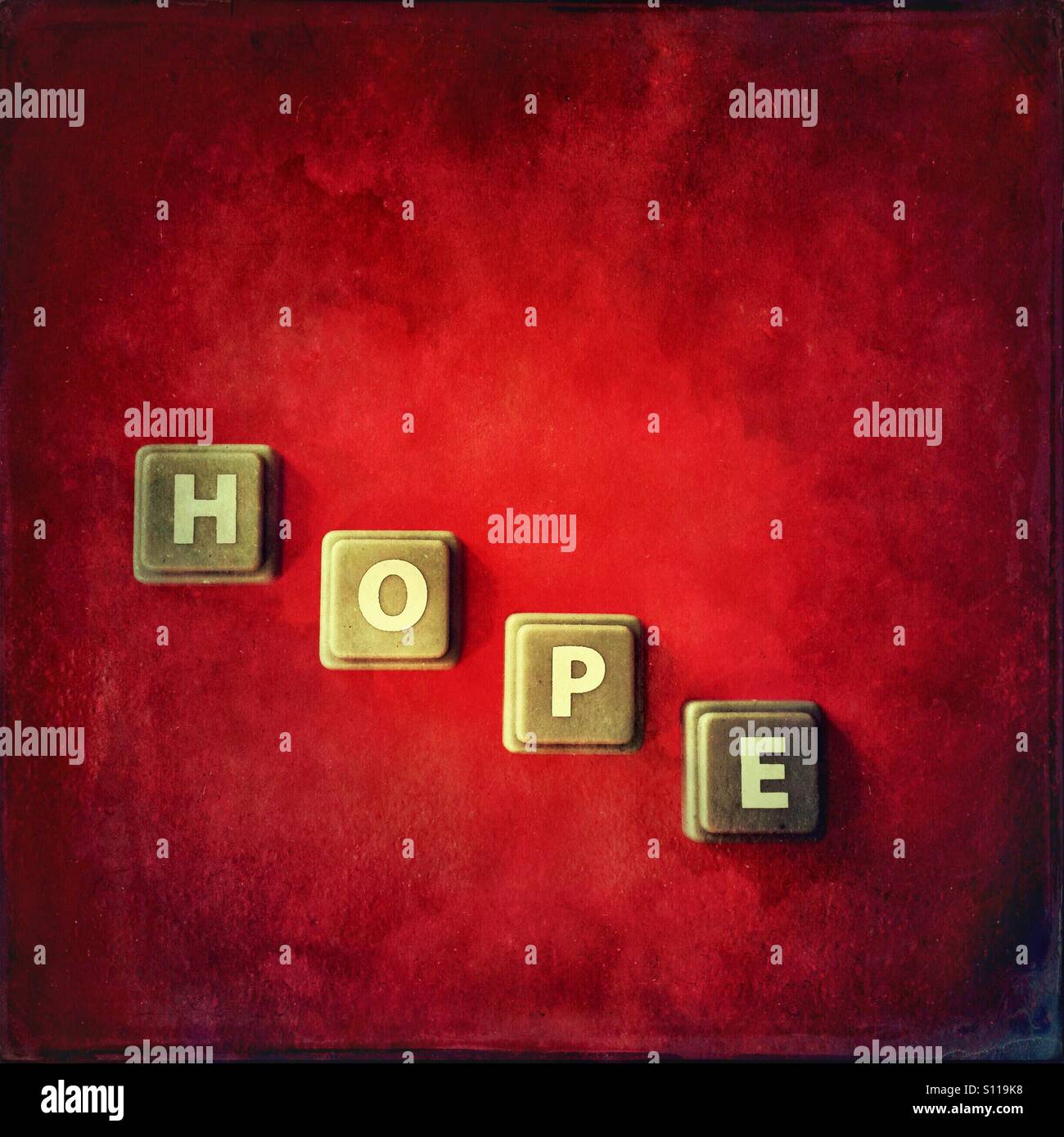 The word hope on red grungy background Stock Photo - Alamy