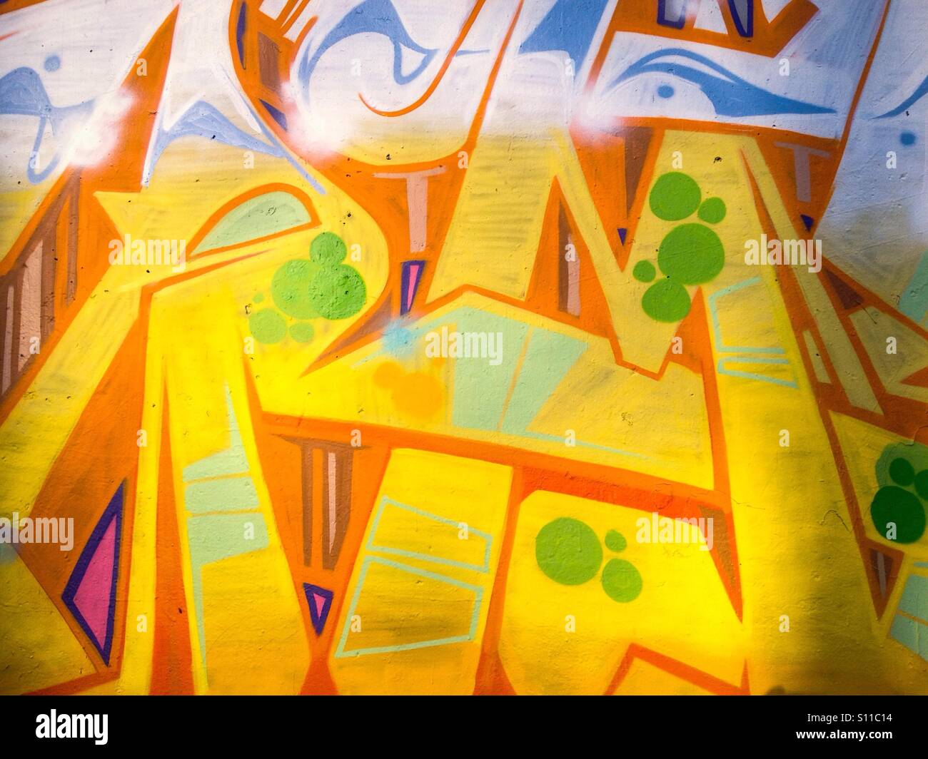 Yellow painted graffiti wall Stock Photo - Alamy