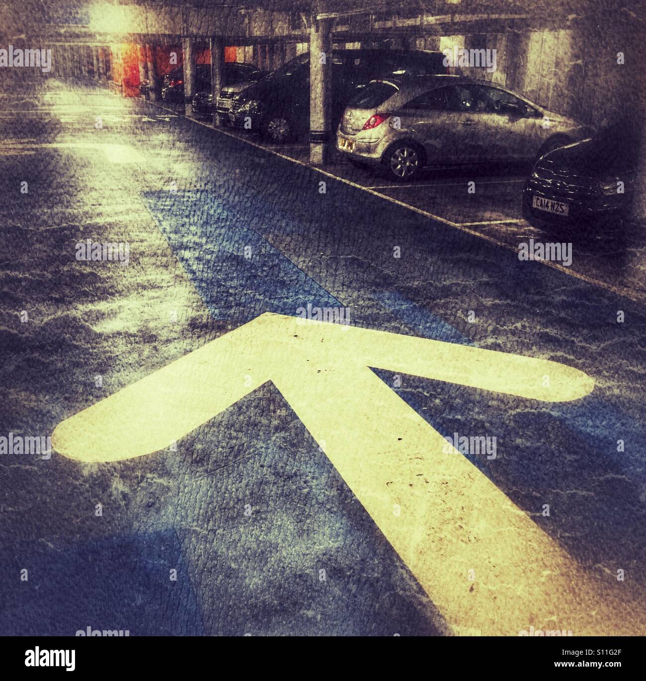 Arrow sign lights hi-res stock photography and images - Alamy