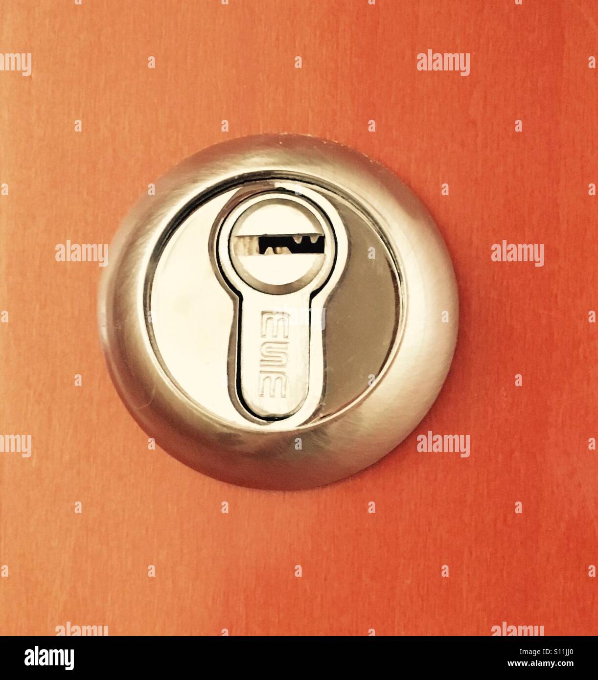 Circle lock hi-res stock photography and images - Alamy