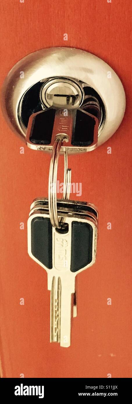 Circle lock hi-res stock photography and images - Alamy