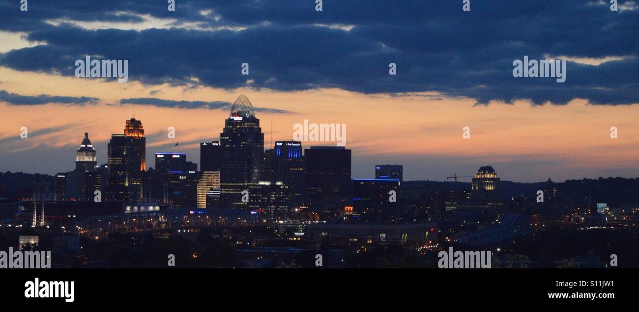 Cincinnati skyline at dusk Stock Photo - Alamy