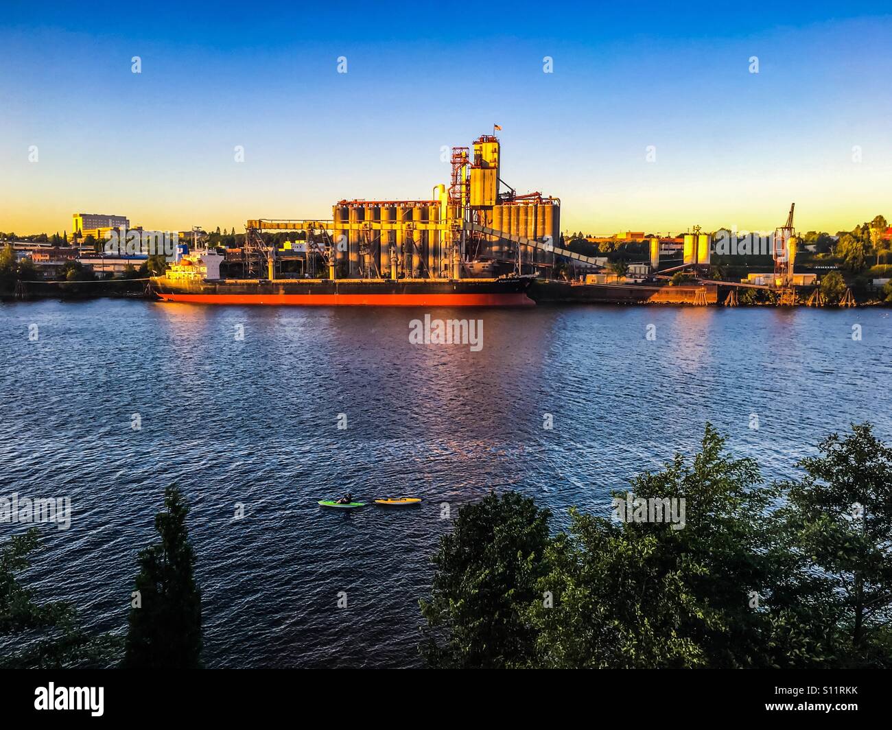 Portland waterfront hi-res stock photography and images - Alamy
