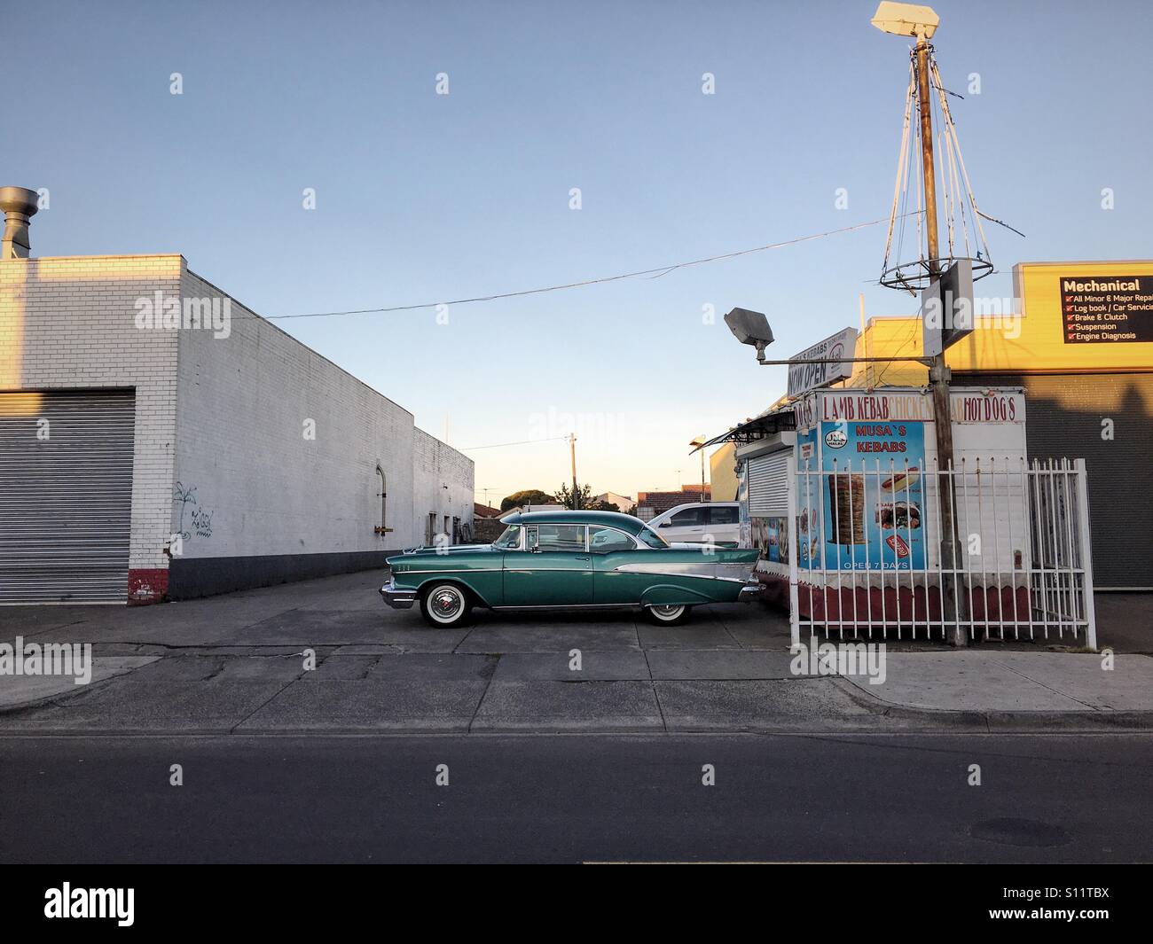 Old fashioned garage workshop hi-res stock photography and images - Alamy