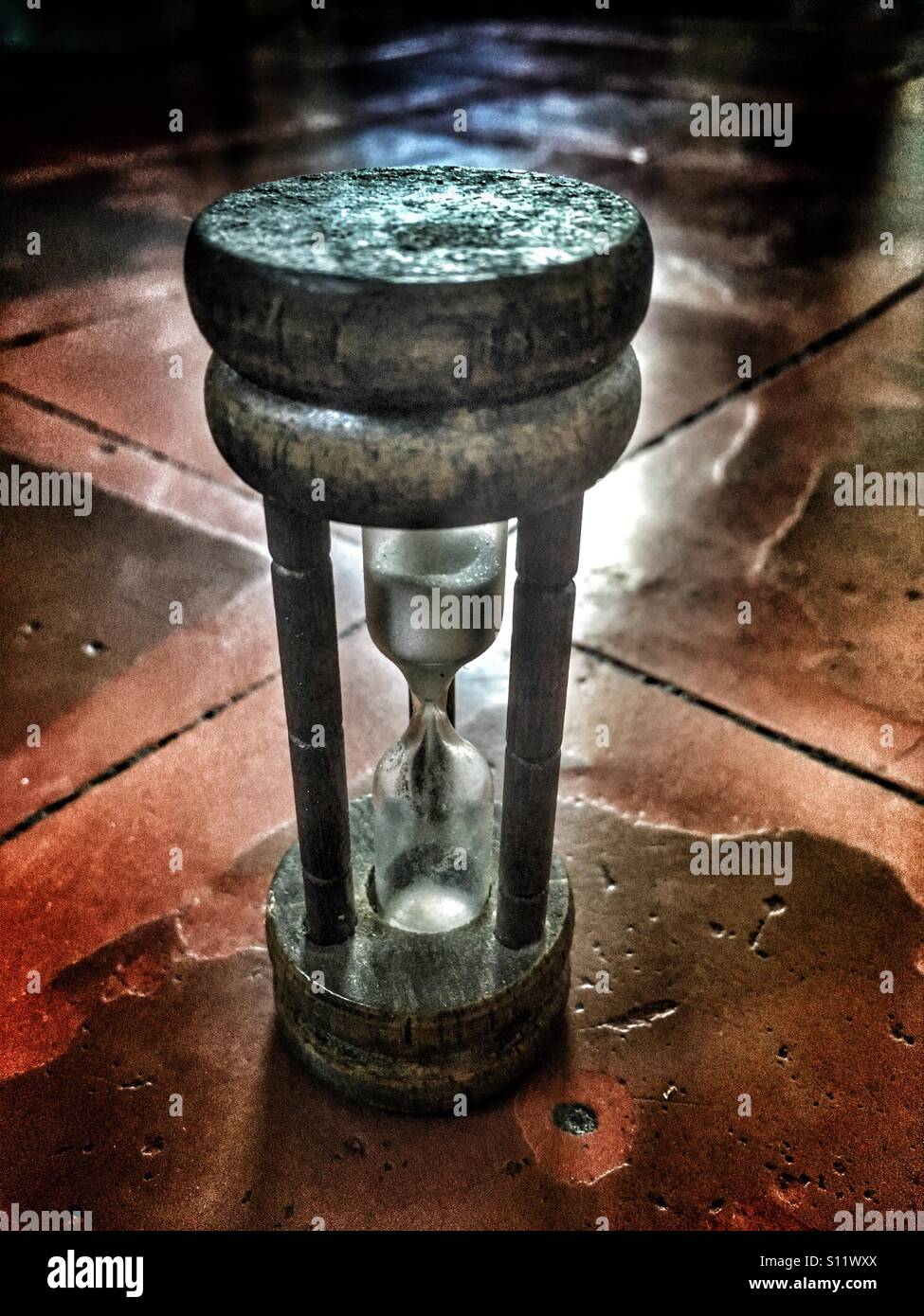 Timing hourglass hi-res stock photography and images - Alamy