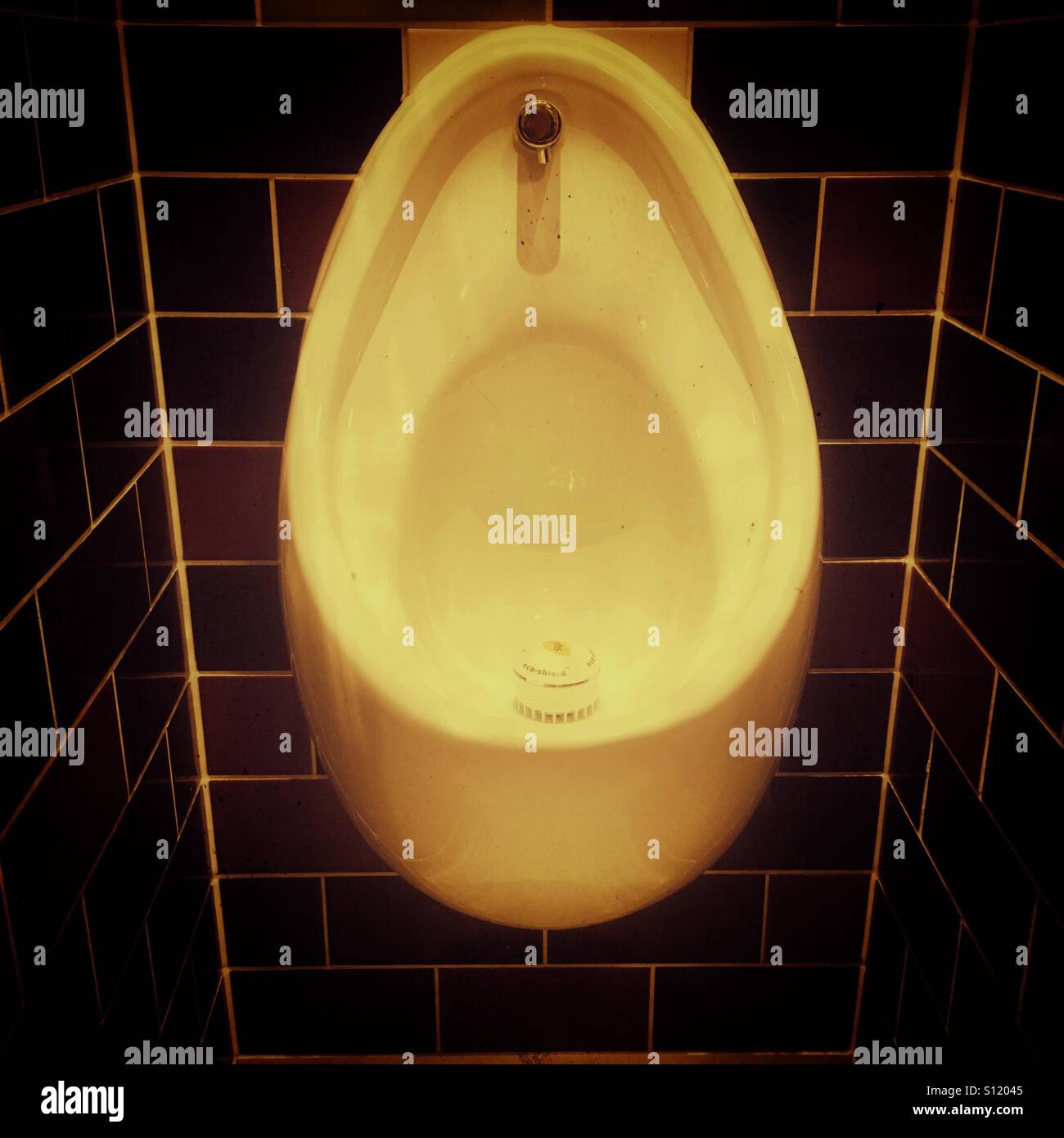 Urinal men hi-res stock photography and images - Alamy