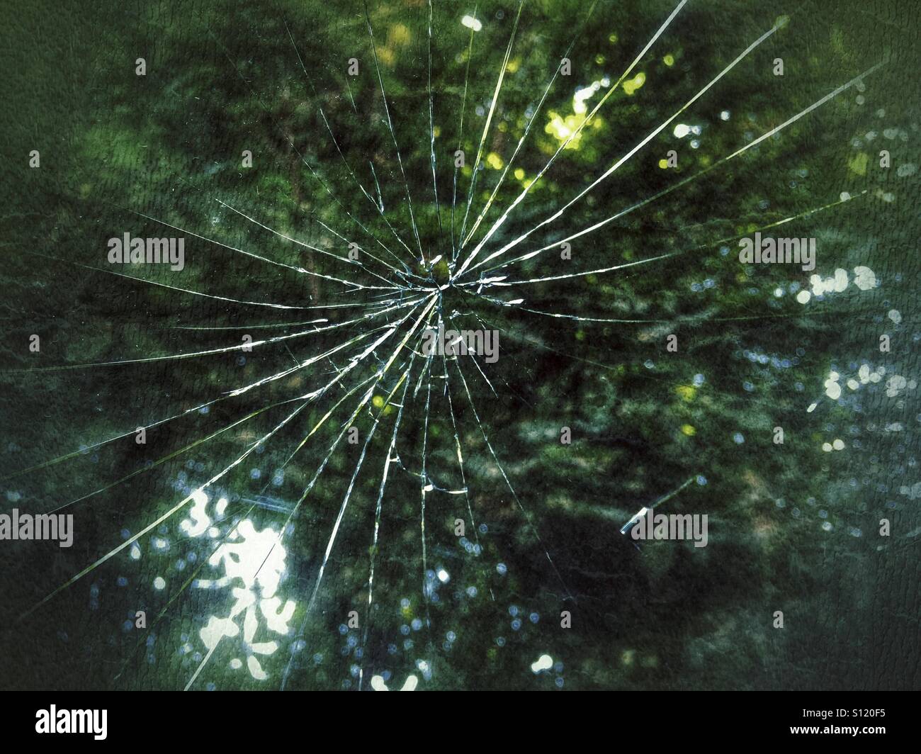 Cracked window hi-res stock photography and images - Alamy