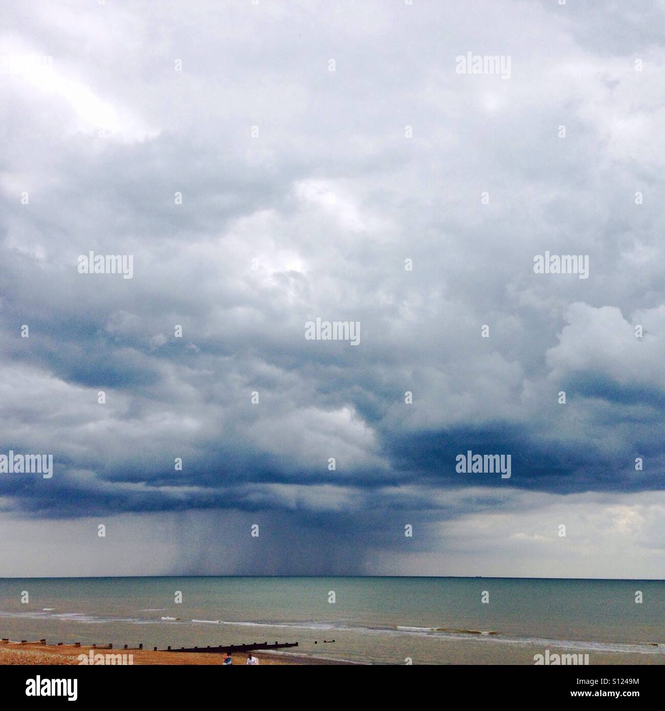 Rain cloud hi-res stock photography and images - Alamy