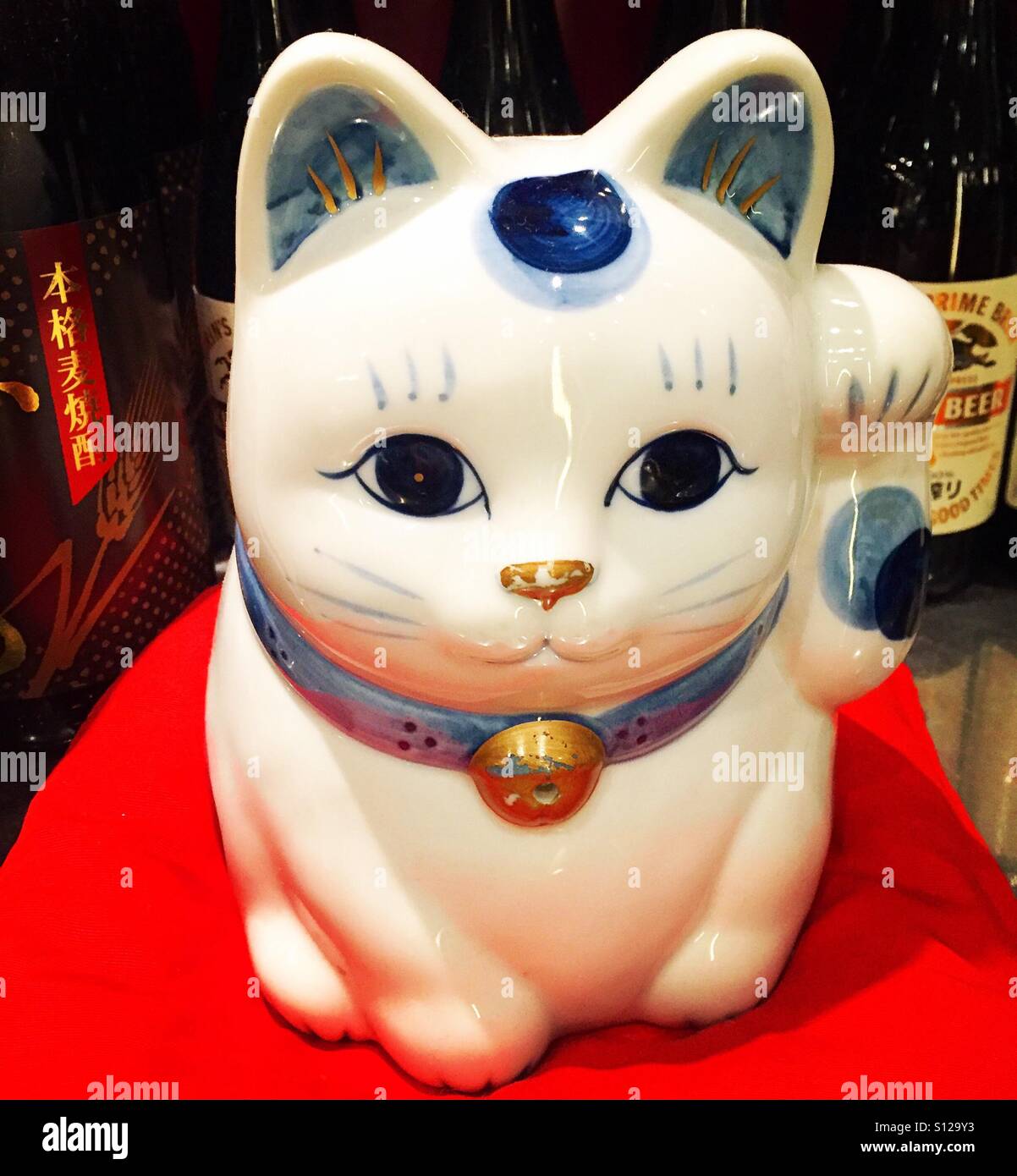Manekineko hi-res stock photography and images - Alamy
