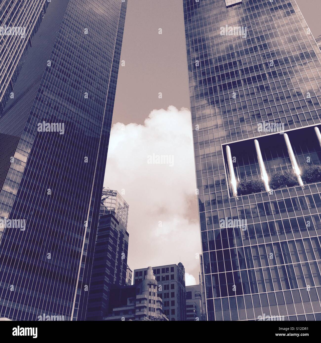 Buildings cloud hi-res stock photography and images - Alamy