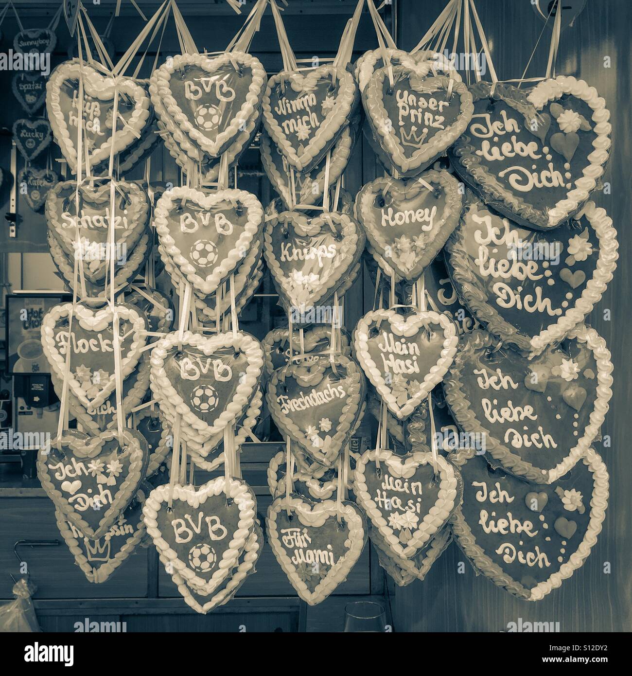 Gingerbread hearts hi-res stock photography and images - Alamy