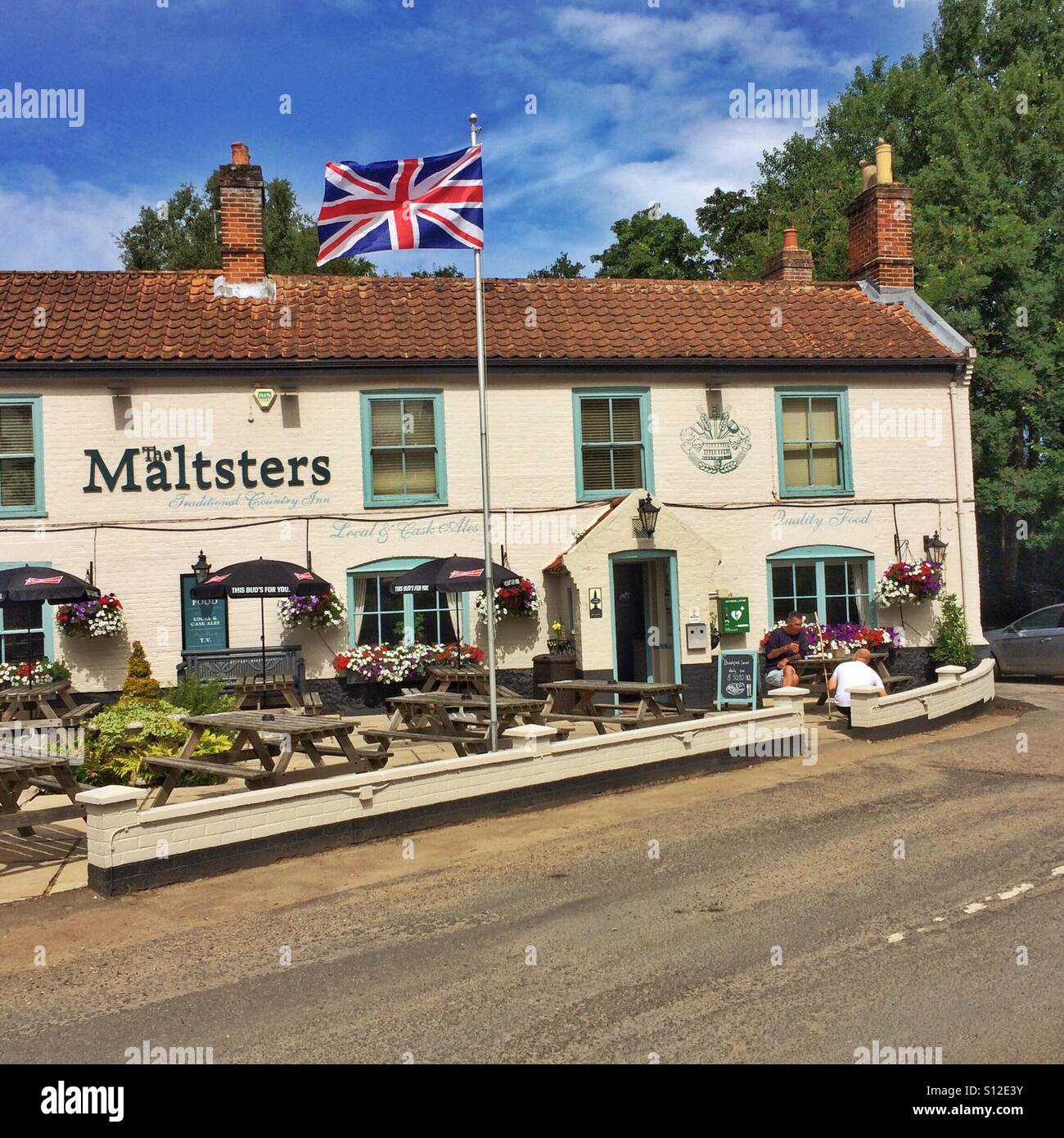 Norfolk broads pub hi-res stock photography and images - Alamy