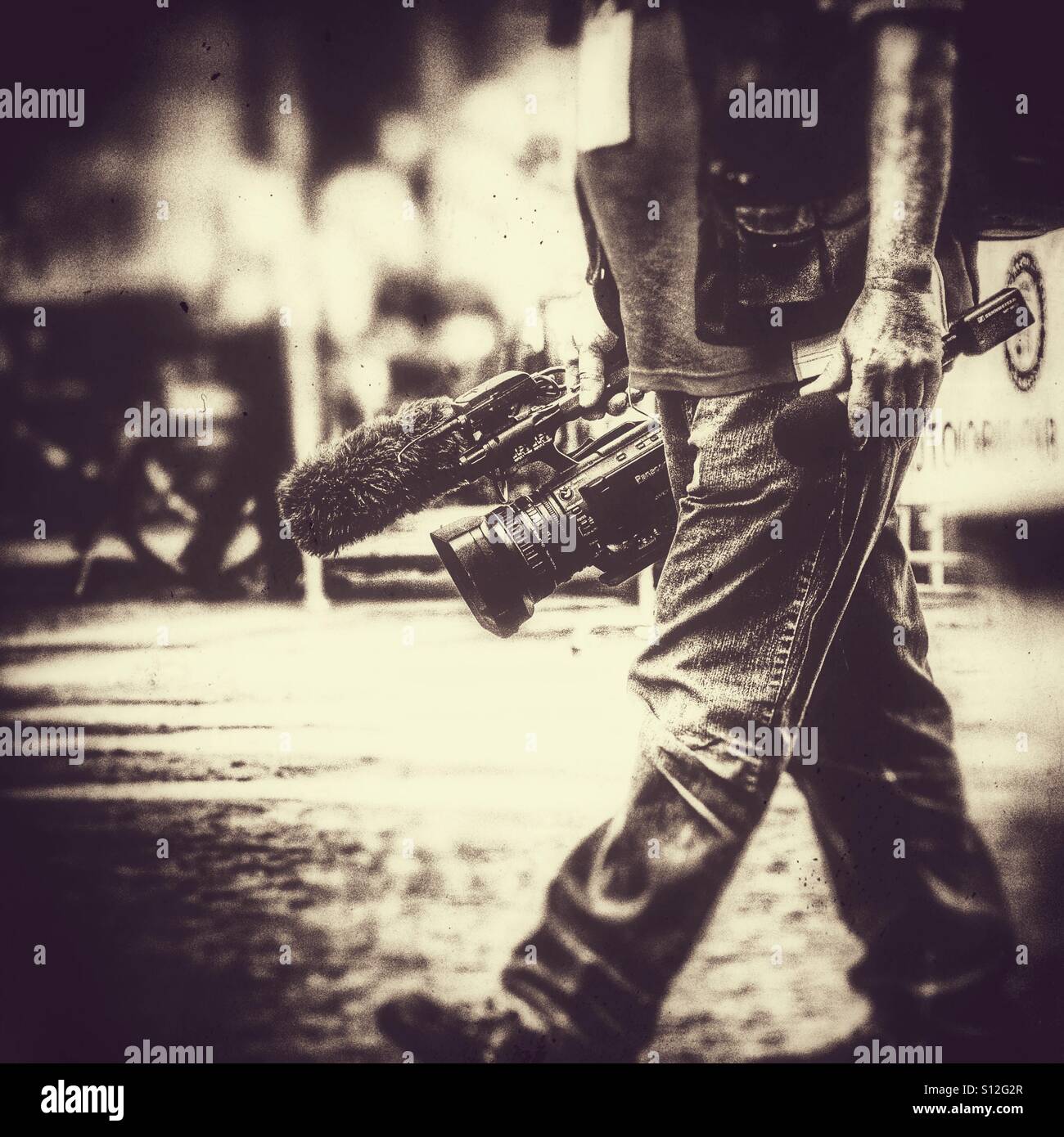 News reporter camera hi-res stock photography and images - Alamy