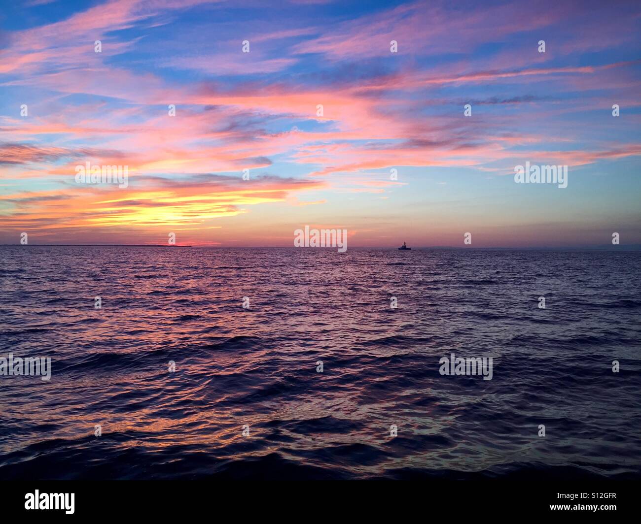 Navy beach hi-res stock photography and images - Alamy