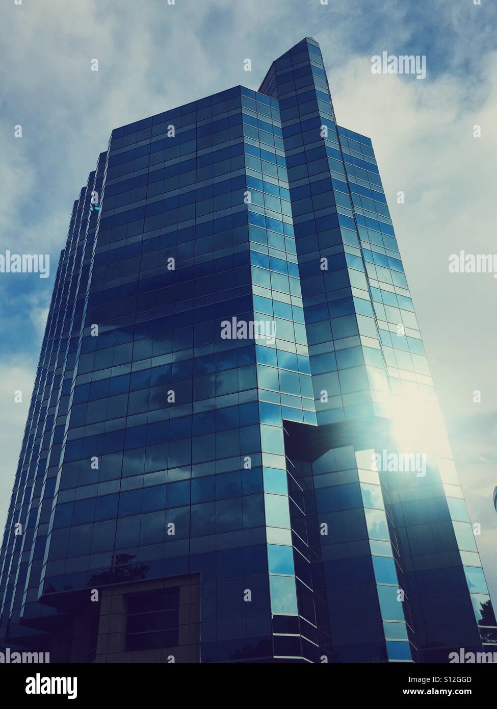 Modern glass building sky hi-res stock photography and images - Alamy