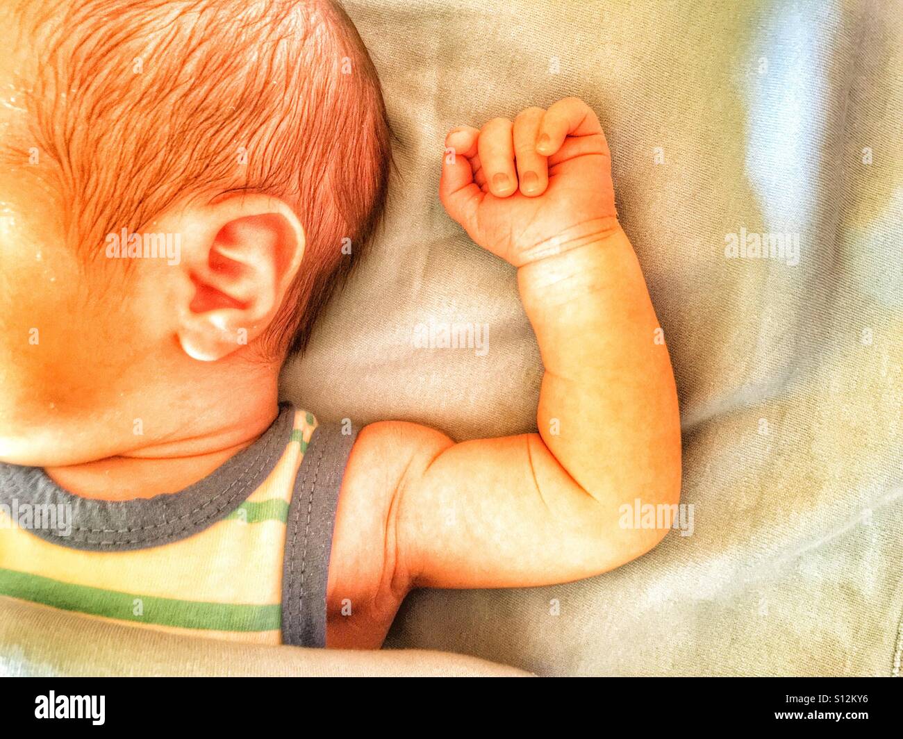 Newborn baby hand hi-res stock photography and images - Alamy