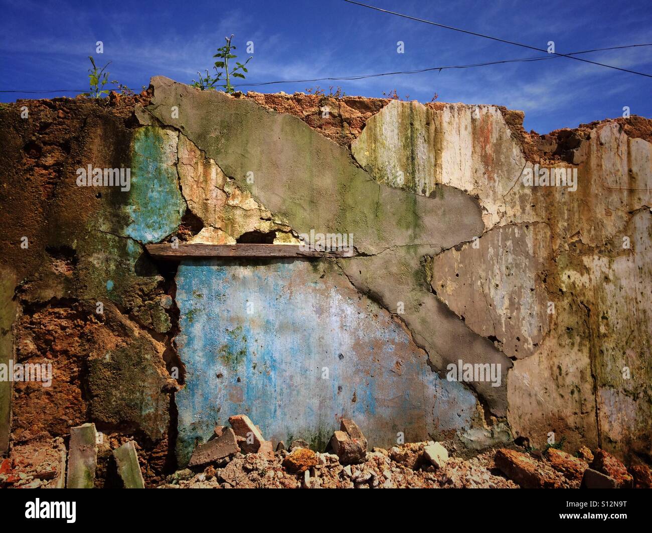 Demolished brick wall hi-res stock photography and images - Alamy