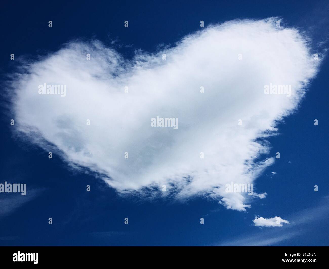 Heart shaped cloud hi-res stock photography and images - Alamy