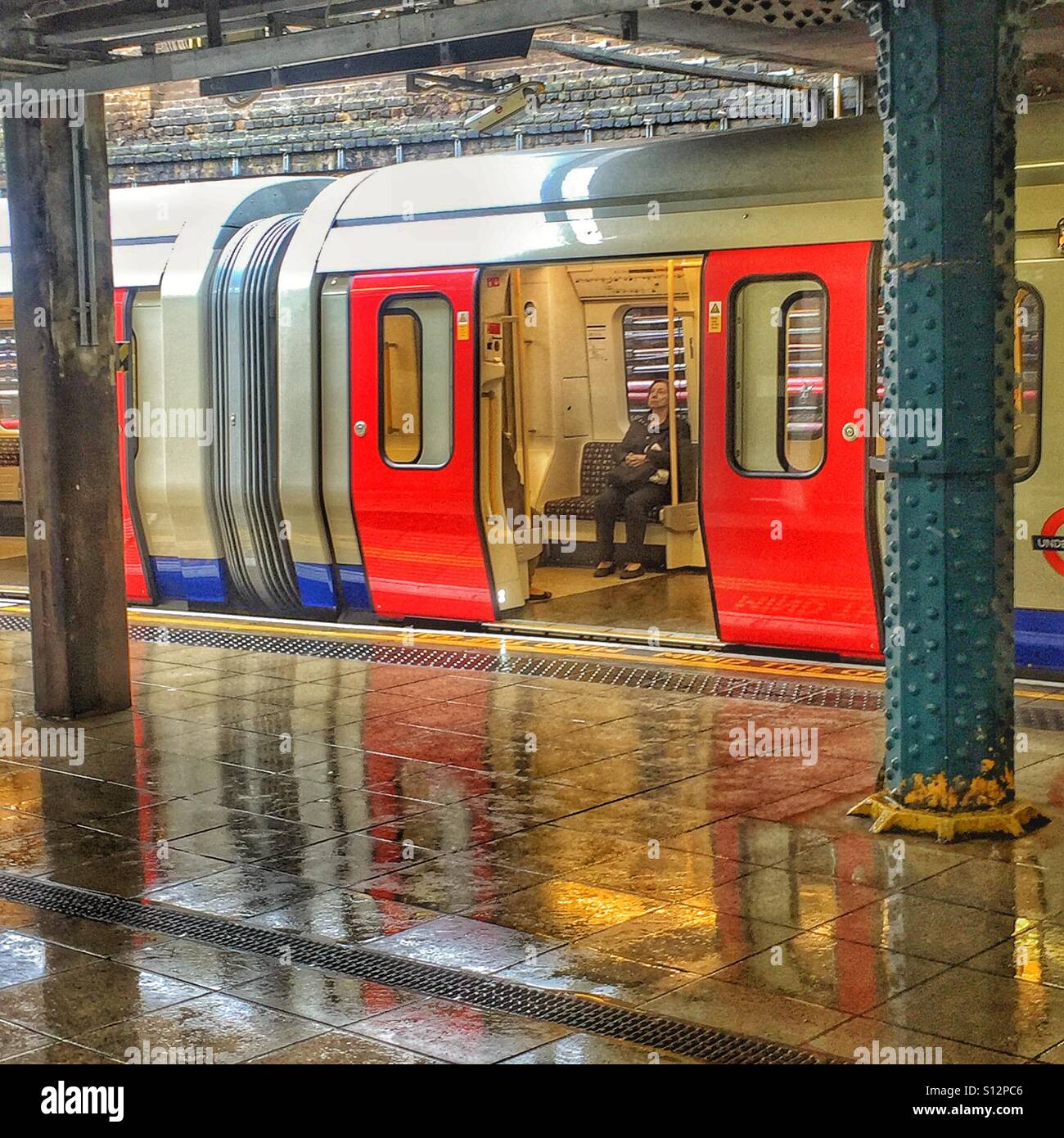 Whitechapel station hi-res stock photography and images - Alamy