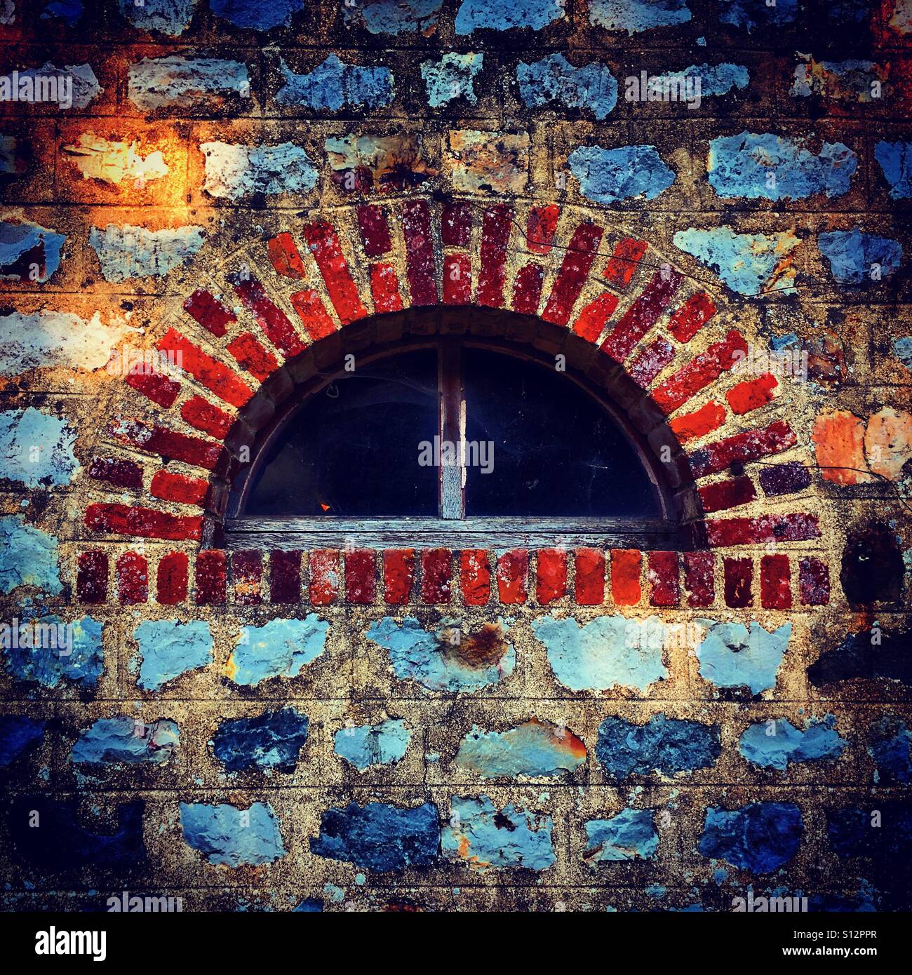 Round window in brick wall hi-res stock photography and images - Alamy