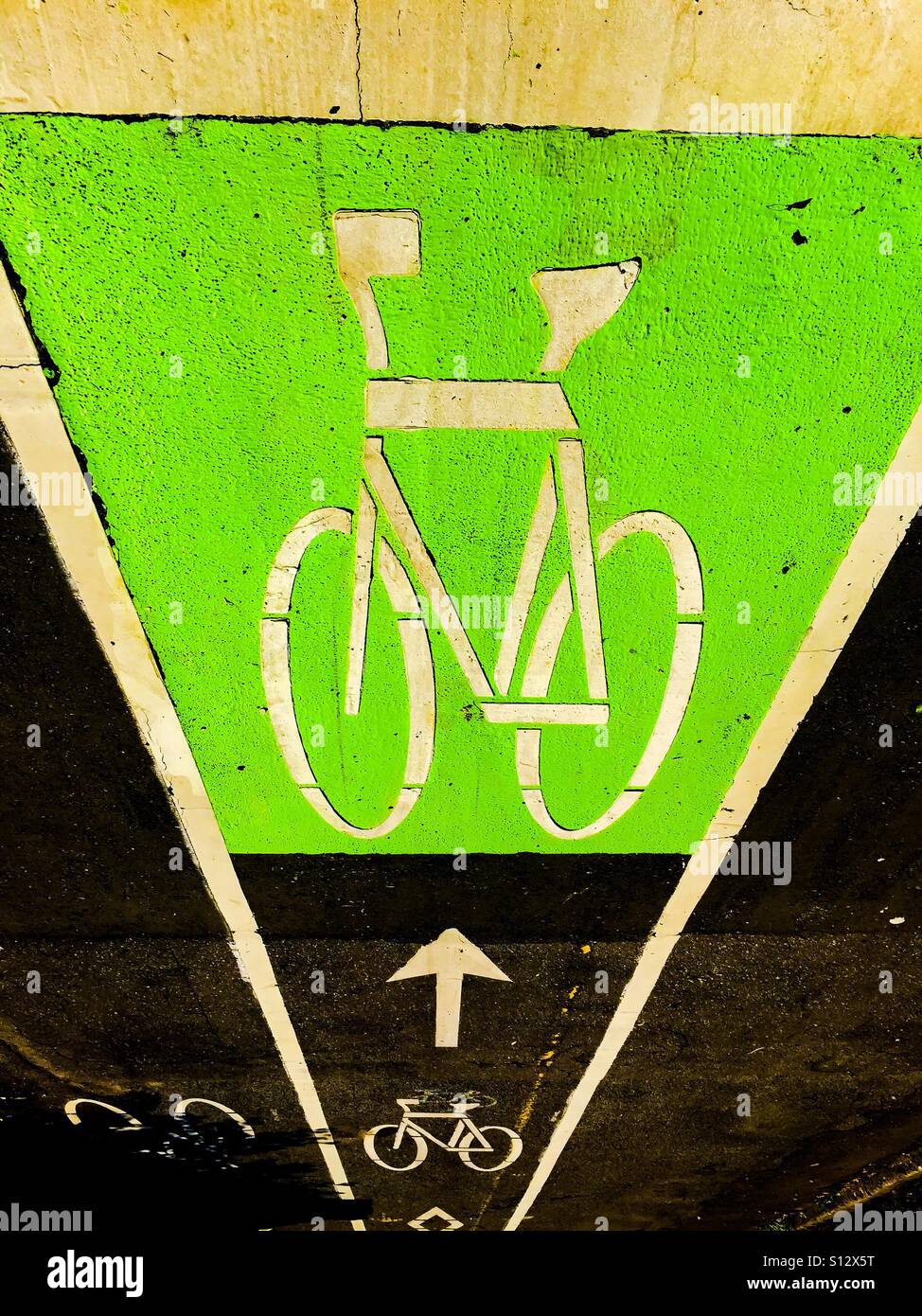 Triangle safety signs hi-res stock photography and images - Alamy