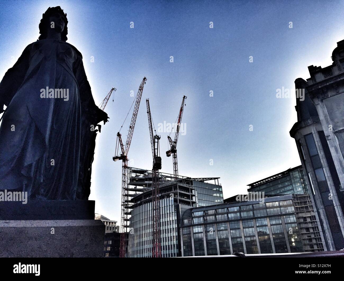 Holborn viaduct statue hi-res stock photography and images - Alamy