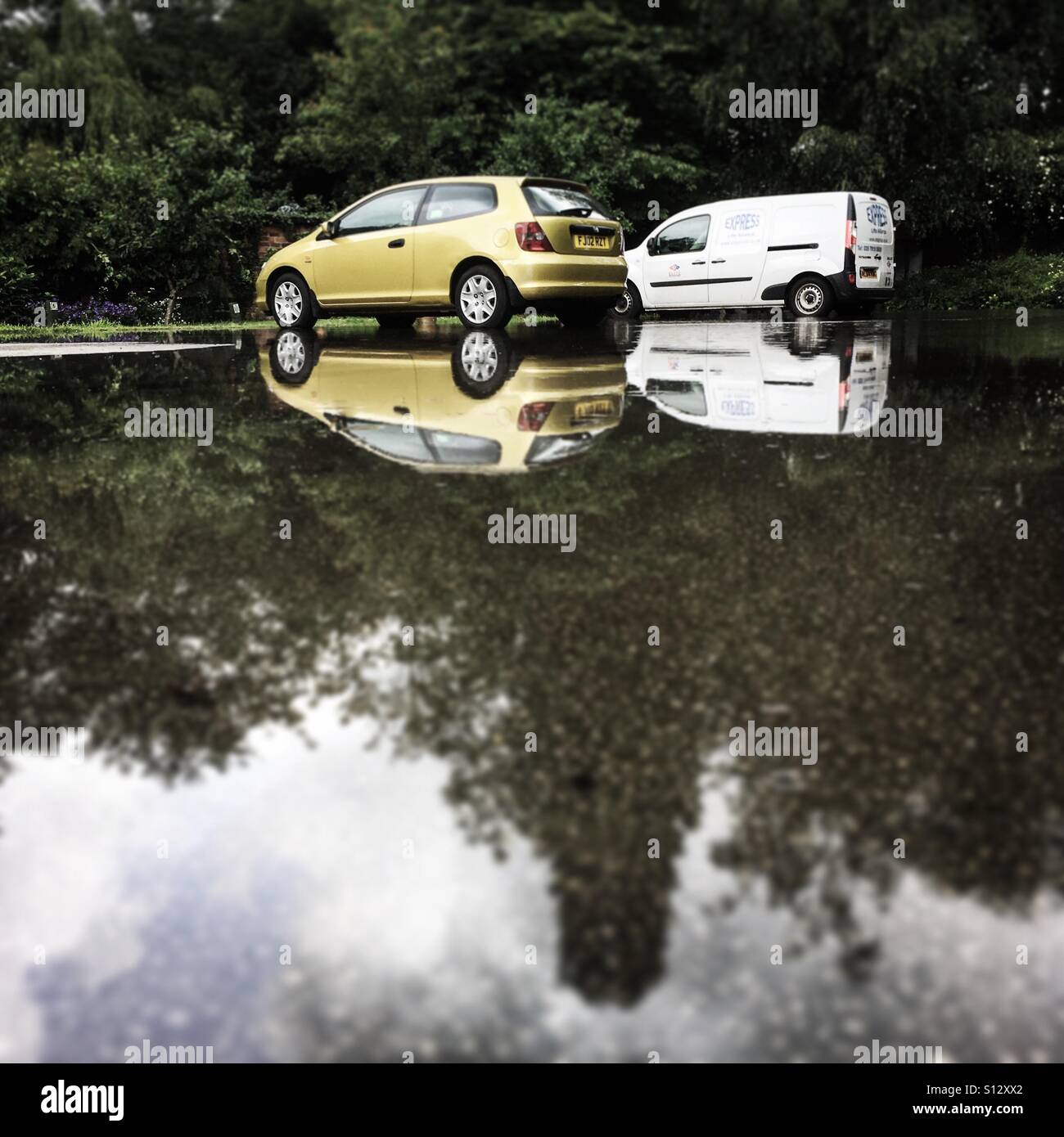 Car reflection in water hi-res stock photography and images - Alamy
