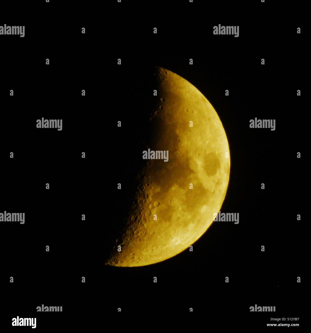 Yellow crescent moon hi-res stock photography and images - Alamy