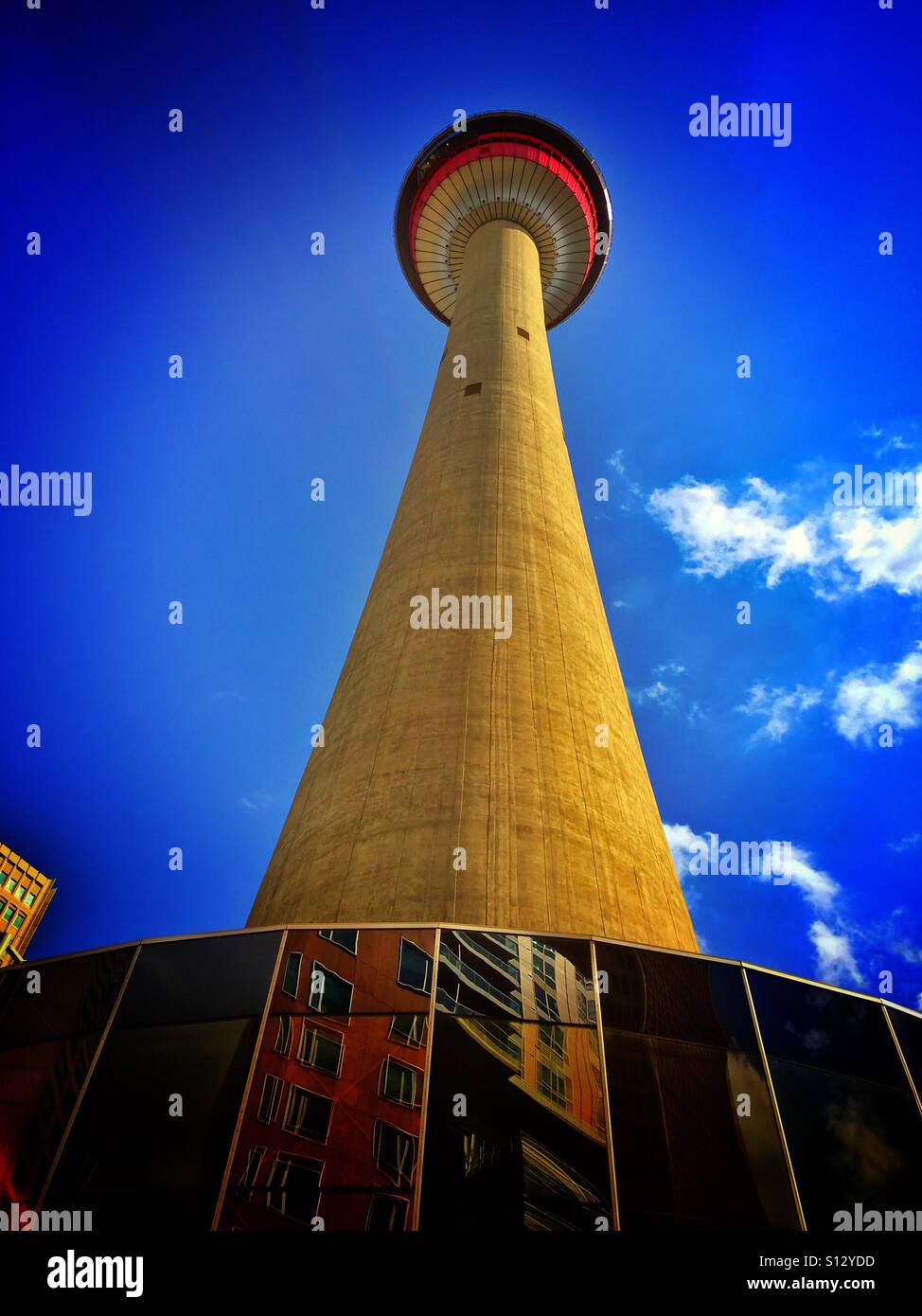 Calgary tower red hi-res stock photography and images - Alamy