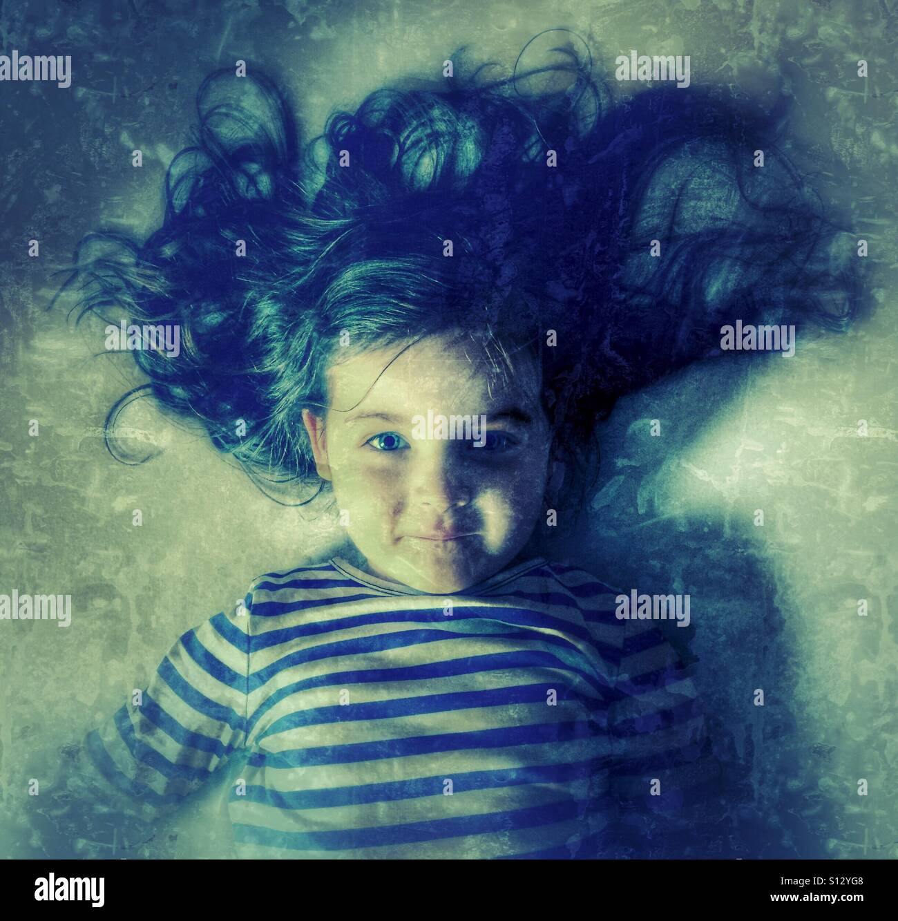 Stare child hi-res stock photography and images - Alamy