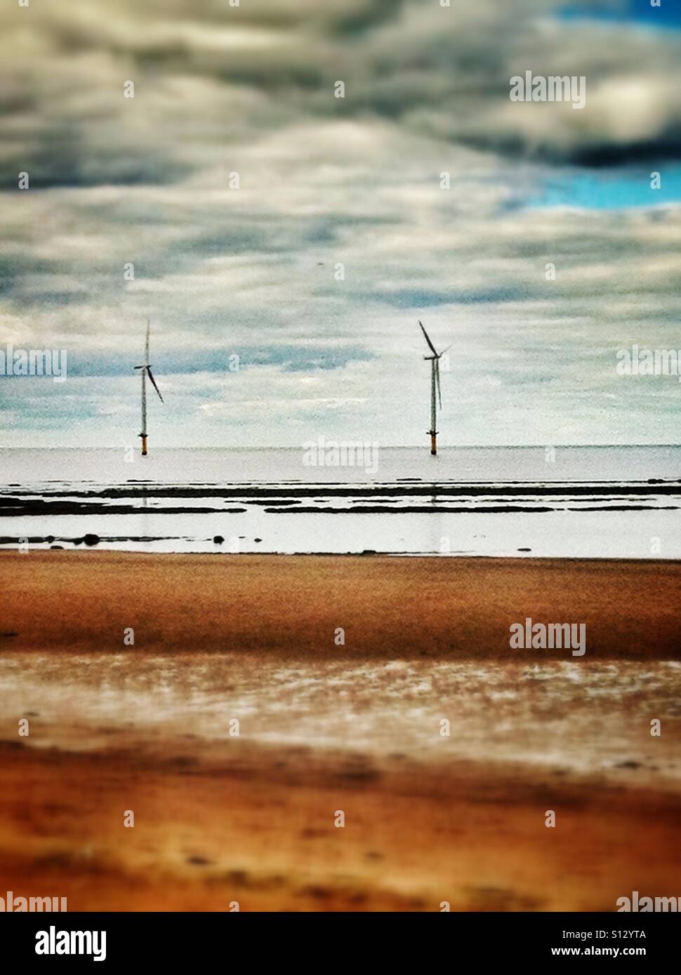 Flat still blue water hi-res stock photography and images - Alamy