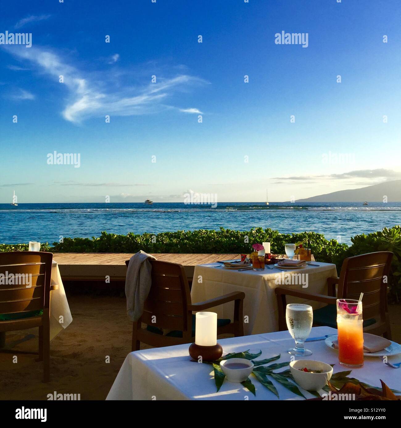 Ocean view dinner table hi-res stock photography and images - Alamy