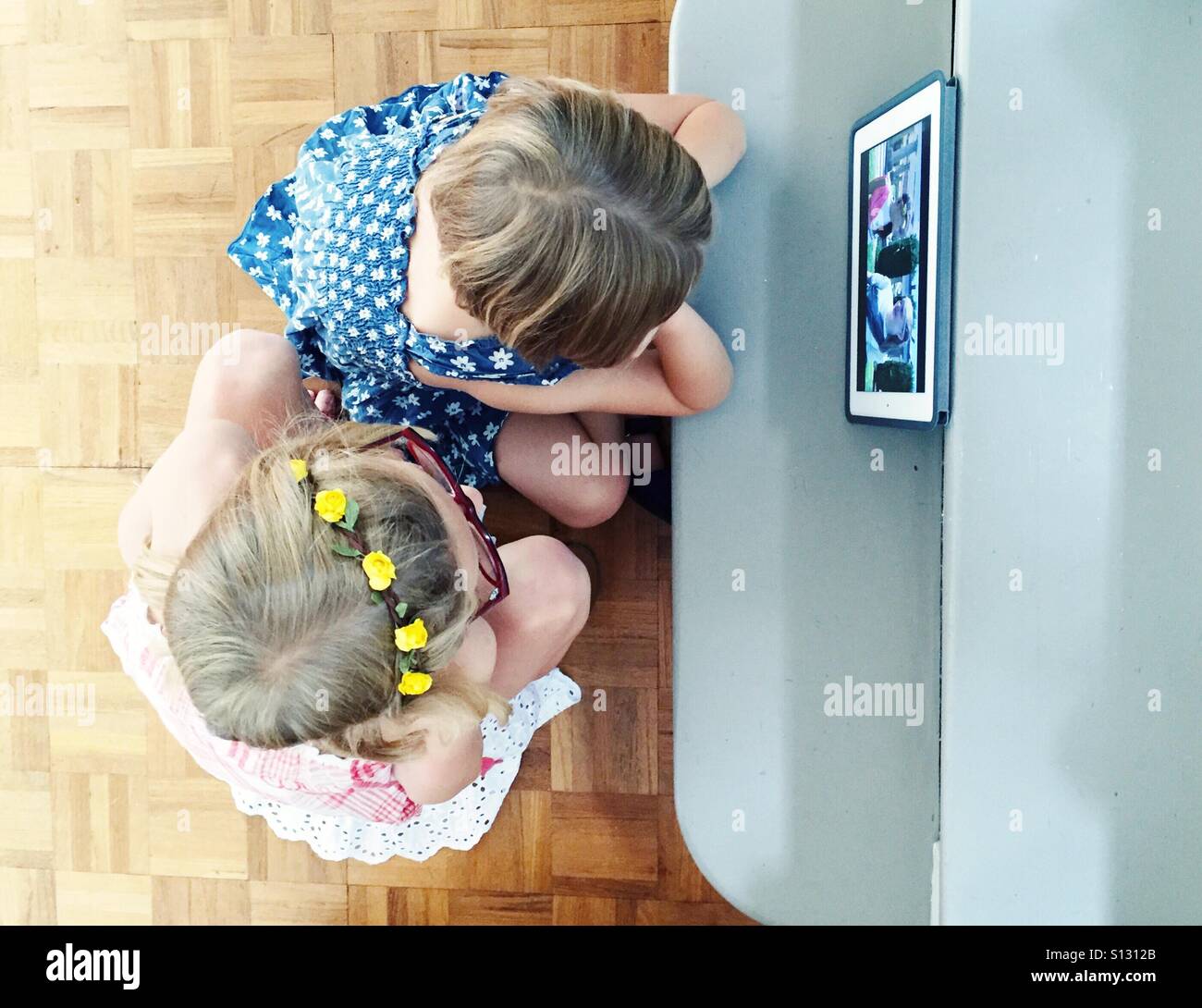 Ipad home hi-res stock photography and images - Alamy